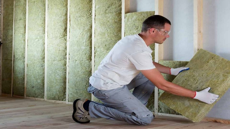 Rockwool - læs alt hvad du bør vide om isoleringsmaterialet stenuld her